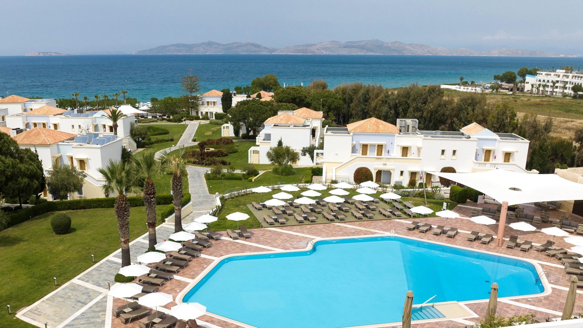 Palace pool | Neptune Luxury Resort